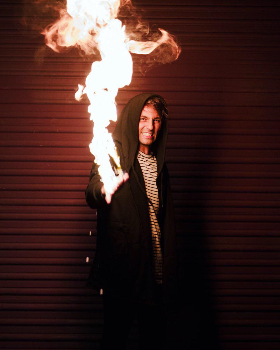 HELL OF A NIGHT - Don Vedda - LETRAS.COM