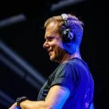 Keep The Faith (feat. Bon Jovi) - Armin Van Buuren - LETRAS.MUS.BR