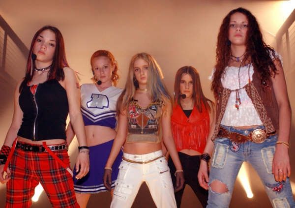 Huckapoo fotos (2 fotos) - LETRAS.COM