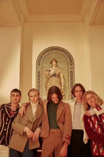 Parcels fotos (23 fotos) - LETRAS.COM