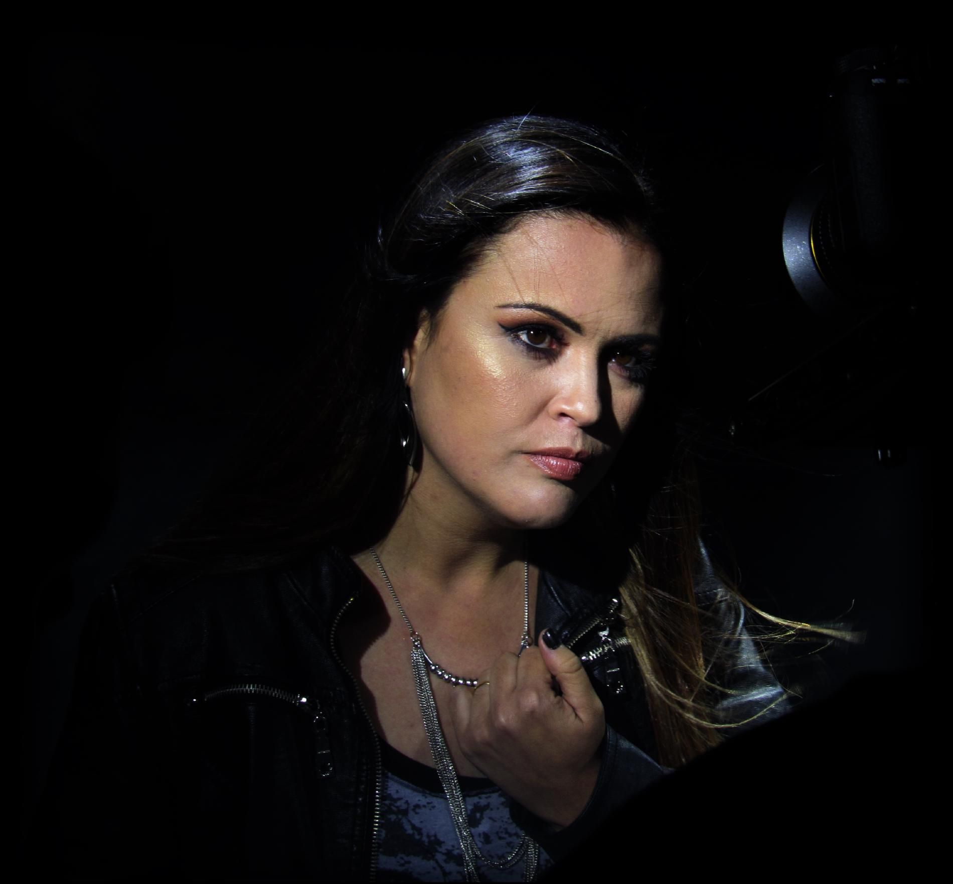 CUIDA DE MIM (EN ESPAÑOL) - Ana Oliveira - LETRAS.COM