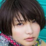 DINING (EN ESPAÑOL) - Ueda Marie - LETRAS.COM