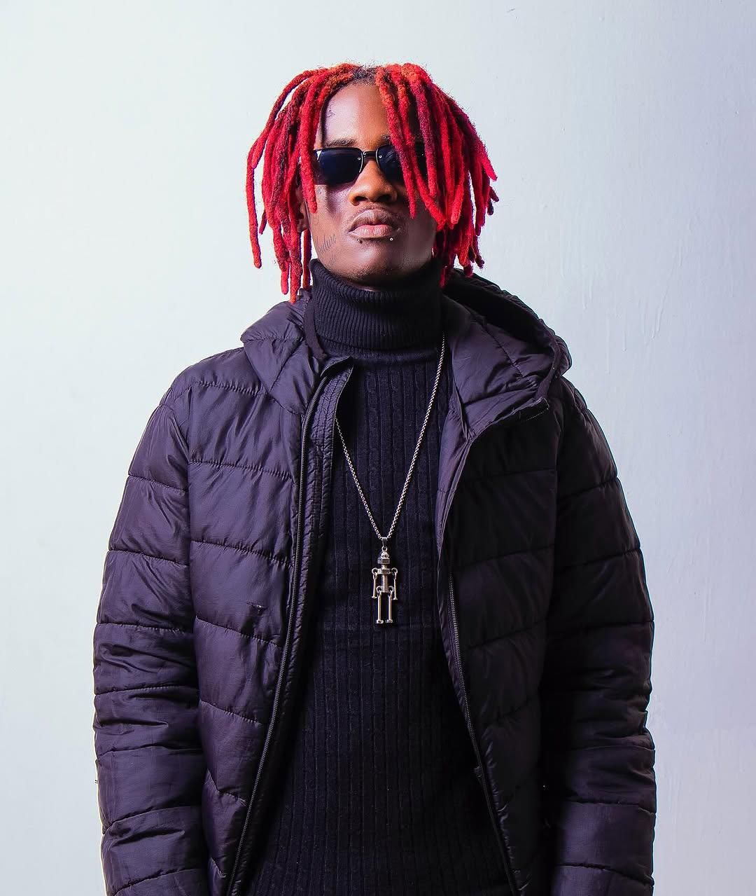 12 FUROS fotos (1 foto) - LETRAS.MUS.BR