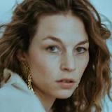 FLOW (EN ESPAÑOL) - Anna Rossinelli - LETRAS.COM