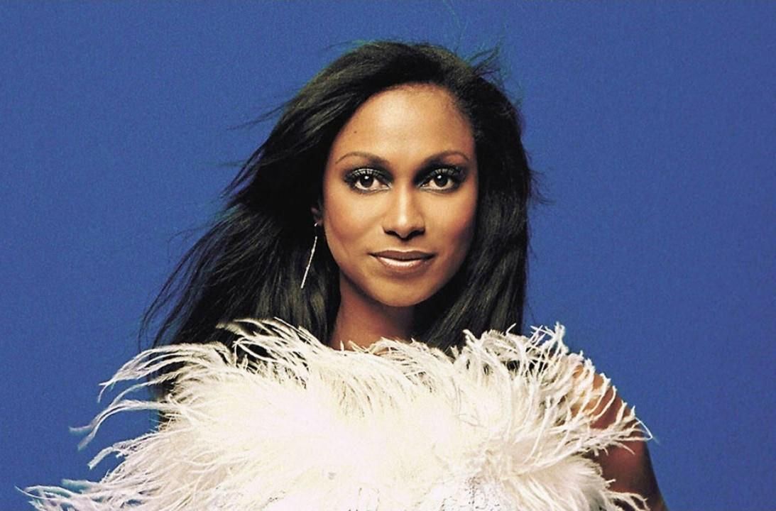 MÈCI (EN ESPAÑOL) - Edith Lefel - LETRAS.COM