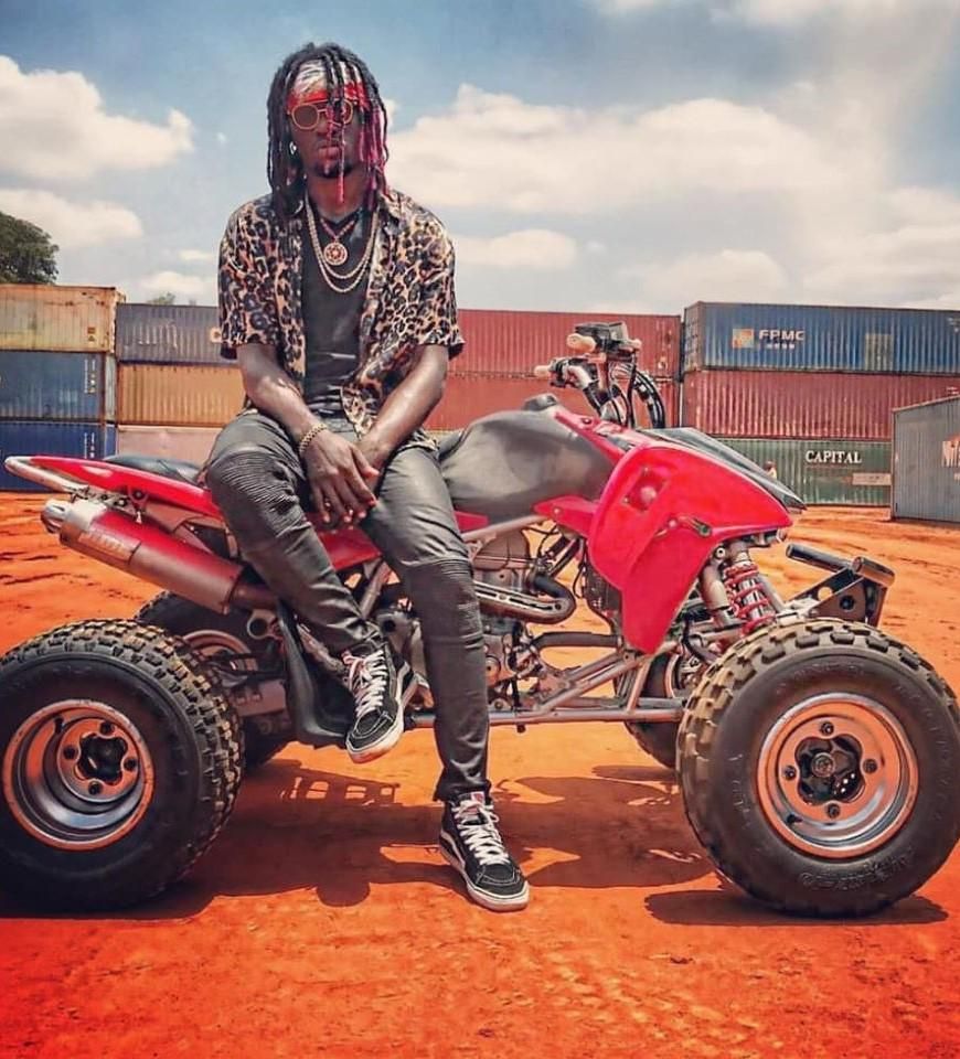 Paulelson fotos (5 fotos) - LETRAS.MUS.BR