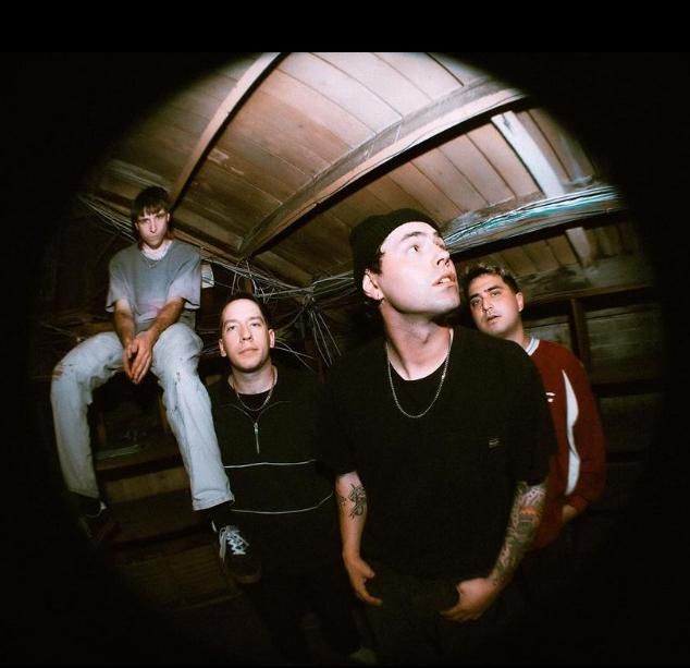 HOSTAGE AT A BEACH HOUSE PARTY - AvoiD - LETRAS.COM