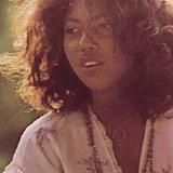 NOT A LITTLE GIRL ANYMORE (EN ESPAÑOL) - Linda Lewis - LETRAS.COM