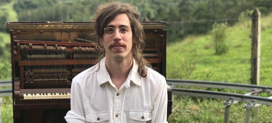 Tim Bernardes fotos (8 fotos) - LETRAS.COM