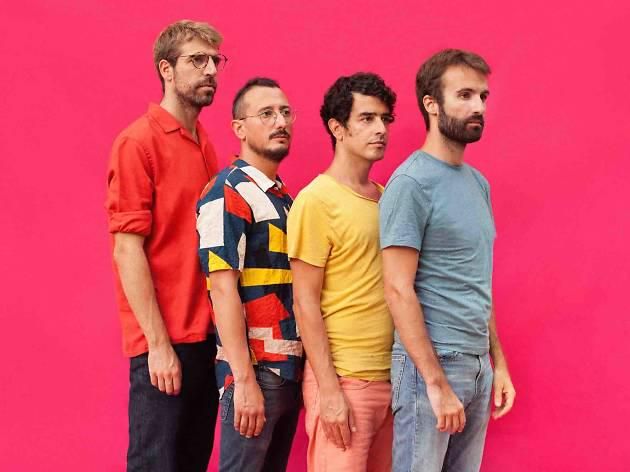 AL MAR (EN ESPAÑOL) - Manel - LETRAS.COM