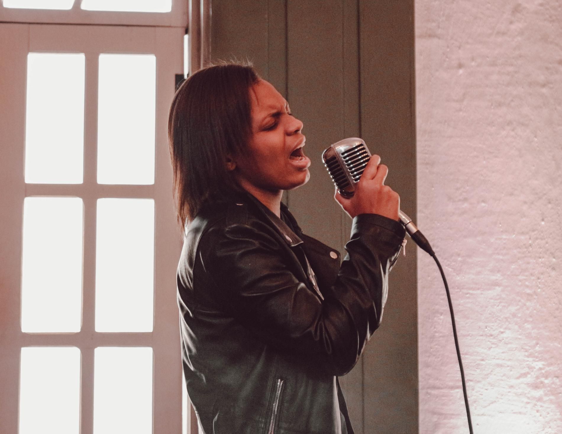 Aline Marques Silva - LETRAS.MUS.BR