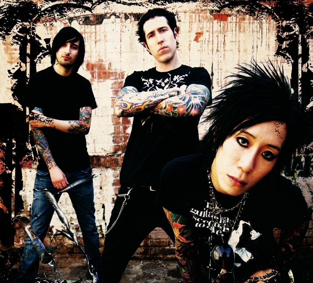 THREE DAYS (EN ESPAÑOL) - Bomb Child - LETRAS.COM