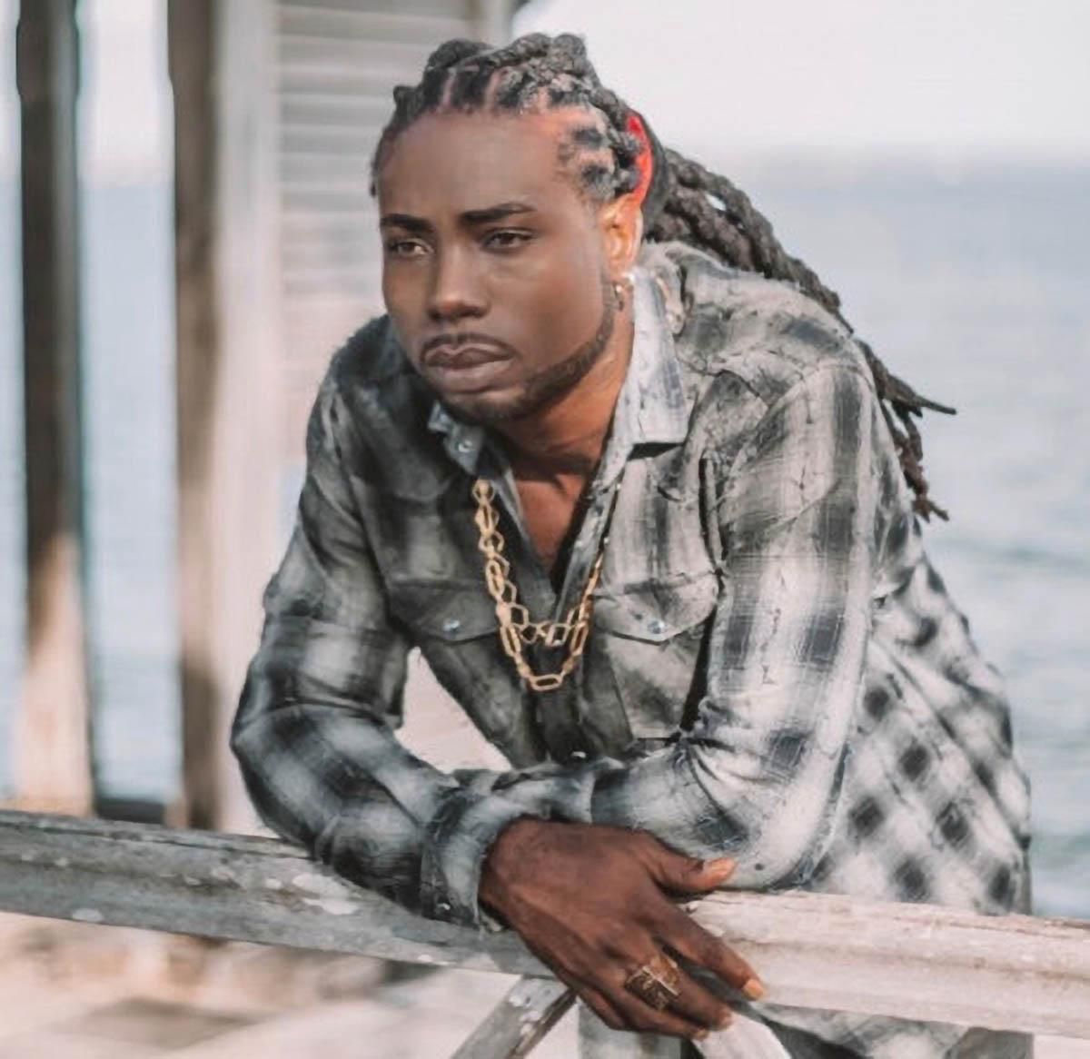 HOLA QUE TAL? (FEAT. RIDDLA & DON SNOOP) (EN ESPAÑOL) - Warped - LETRAS.COM