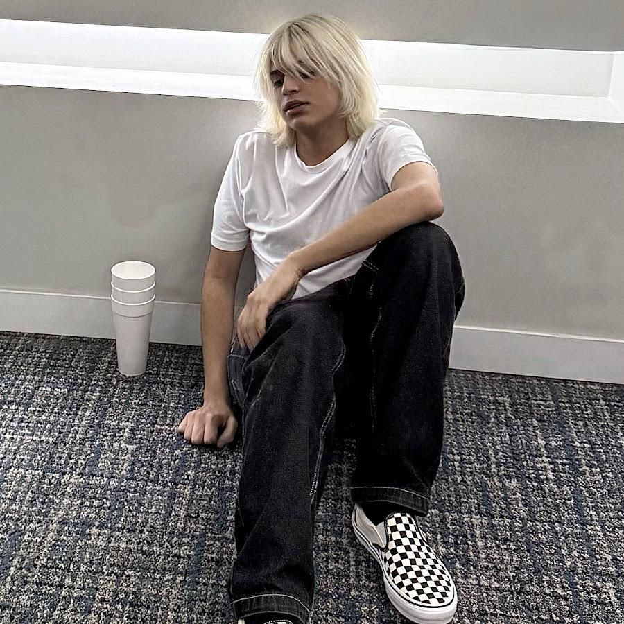 QUEM É QUEM? - DROPO - LETRAS.COM