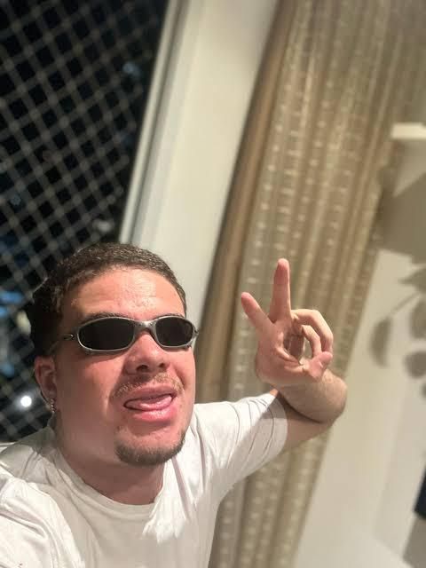 Russin Oficial | 2 álbuns da Discografia no LETRAS.MUS.BR