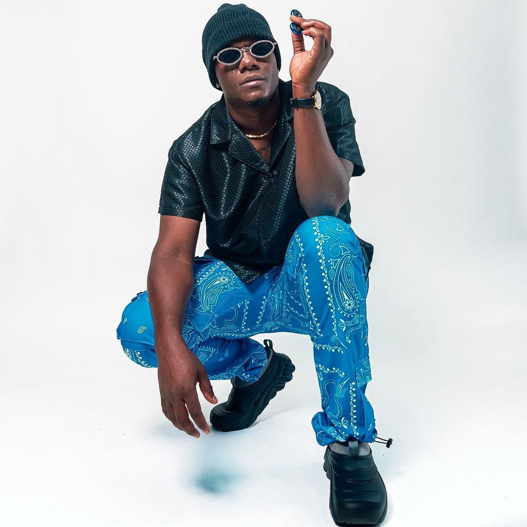 DE LO MIO (FEAT. BIG RECKLESS) - Ritmo Real - LETRAS.COM