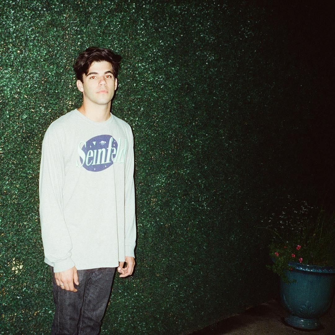 Peter Manos fotos (5 fotos) - LETRAS.MUS.BR