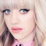 ORDINARY PEOPLE (EN ESPAÑOL) - Leah McFall - LETRAS.COM