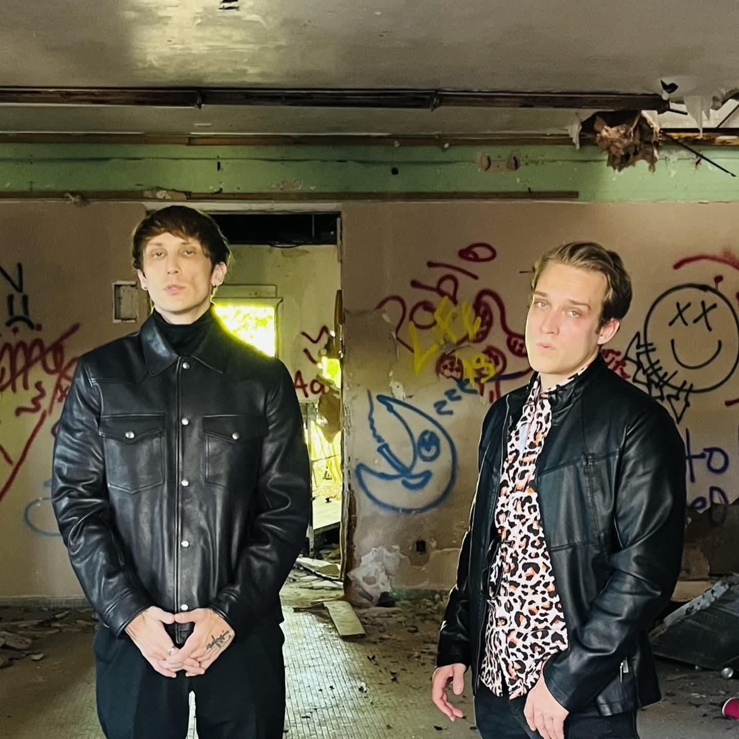 DRIVE (EN ESPAÑOL) - The American Love Story - LETRAS.COM