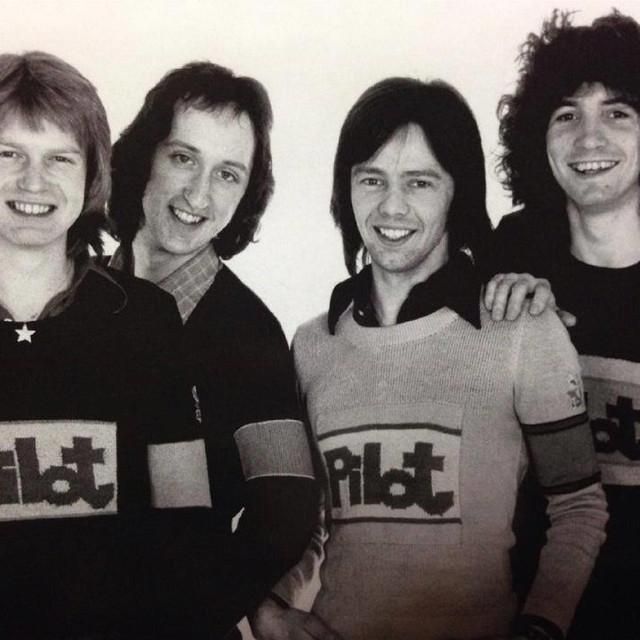 MAGIC - Pilot - LETRAS.COM