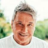 UN HOMBRE NORMAL: traduction française de Ricardo Montaner