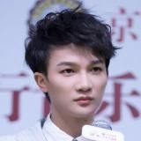 HUANG CHENG DU (EN ESPAÑOL) - Zhou Shen - LETRAS.COM