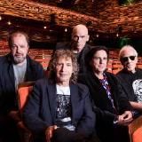 NO ONE CAN (EN ESPAÑOL) - Marillion - LETRAS.COM