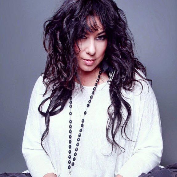 Cyré fotos (2 fotos) - LETRAS.COM