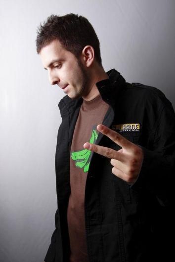 Jamil Kazmi fotos (9 fotos) - LETRAS.COM