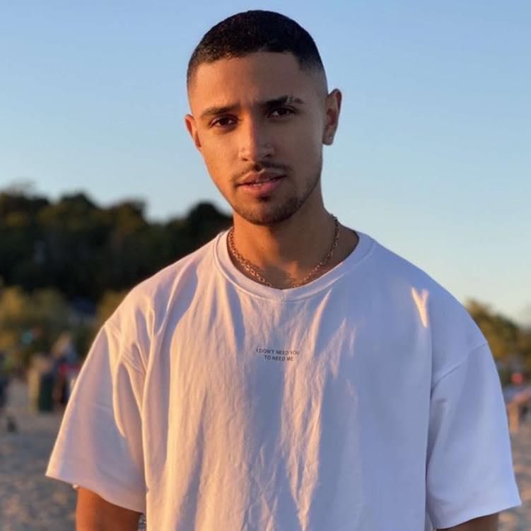 Cris R - LETRAS.MUS.BR