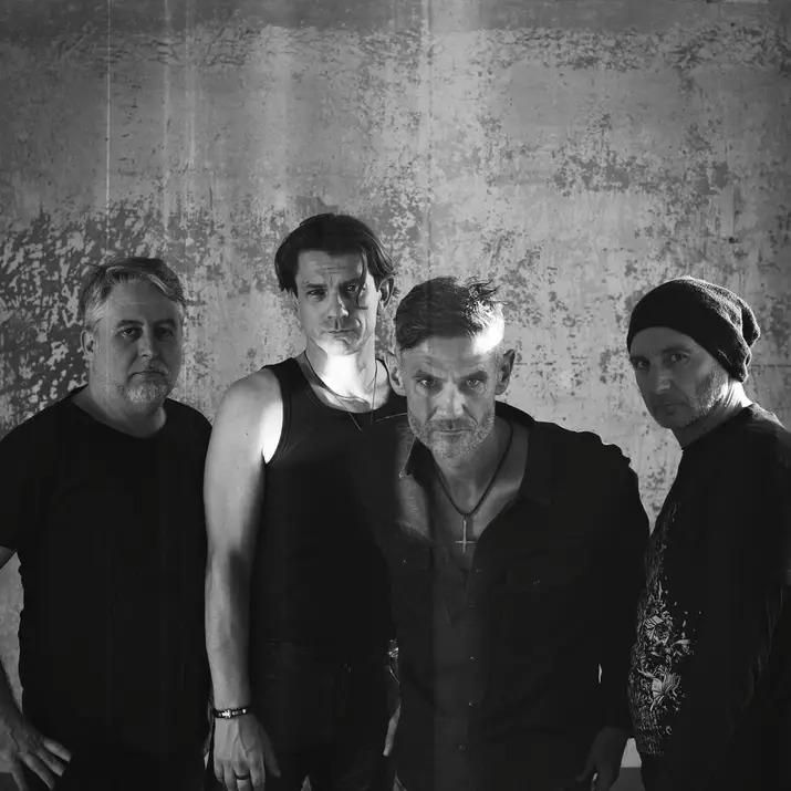 NO COMPLICATIONS - Diorama - LETRAS.COM