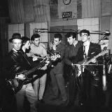APRON STRINGS - Cliff Richard &The Drifters - LETRAS.COM