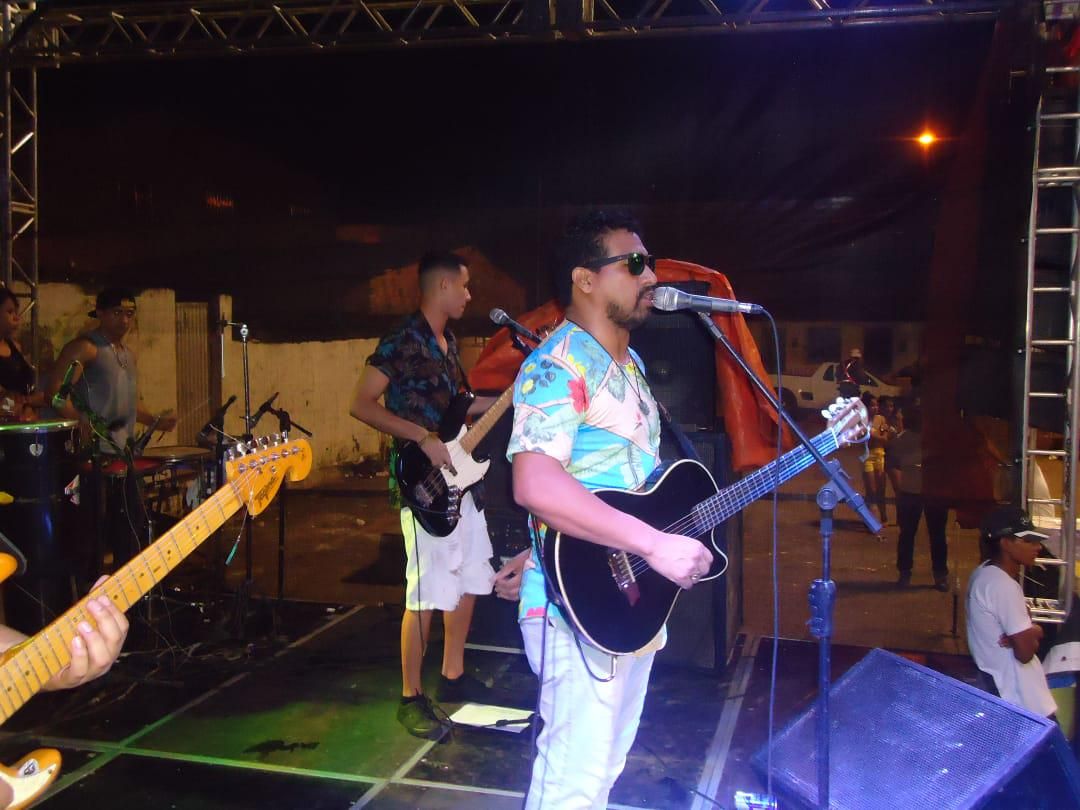 Fran Moreira fotos (2 fotos) - LETRAS.MUS.BR