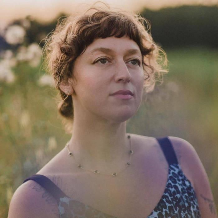 A Walk Around The Sun - Erika Lewis - OUVIR MÚSICA