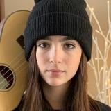 MAYBE (TRADUÇÃO) - Gabriela Bee - LETRAS.MUS.BR