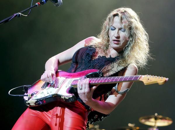 Ana Popovic | 12 álbumes de la discografía en LETRAS.COM