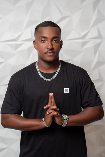 VAI REBOLA TRAVA VS TO DOIDINHO PRA VER O SEU PIERCING NO PEITO - MC Calvin - LETRAS.COM