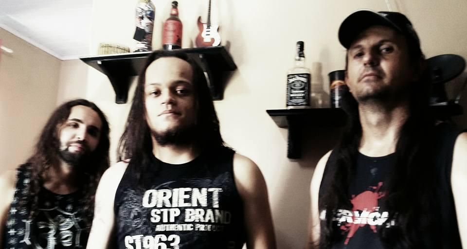 Ravengar fotos (2 fotos) - LETRAS.MUS.BR