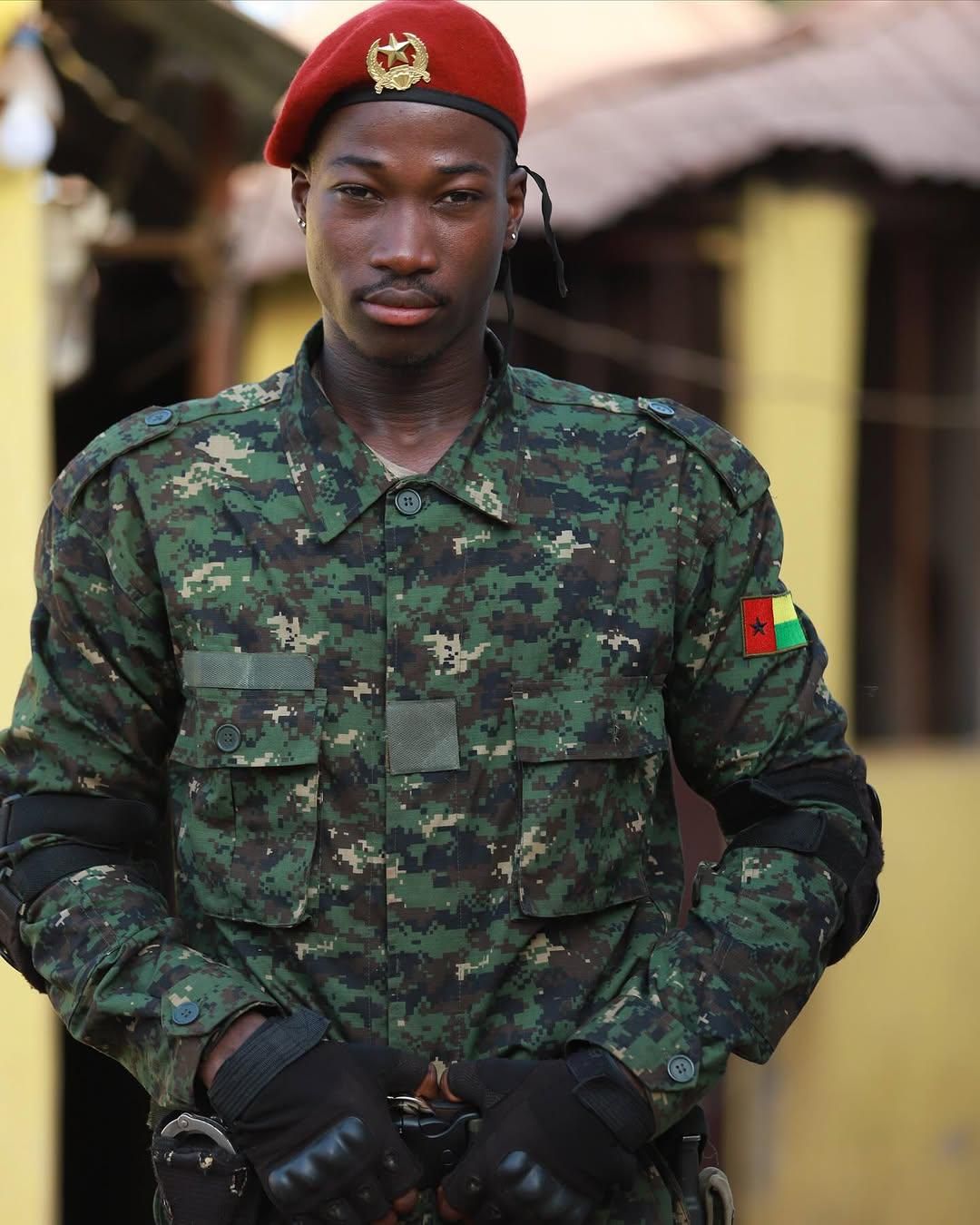 Mama (feat. Manu B Soberano) - Boina Burmedju - OUVIR MÚSICA