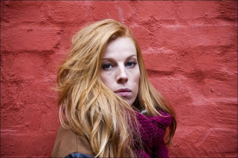 Gabrielle Leithaug fotos (10 fotos) - LETRAS.MUS.BR