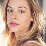 NOBODY'S BORN WITH A BROKEN HEART - Mackenzie Porter - LETRAS.COM