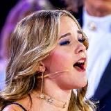 VOILÀ (PART. ANDRÉ RIEU) (EN ESPAÑOL) - Emma Kok - LETRAS.COM