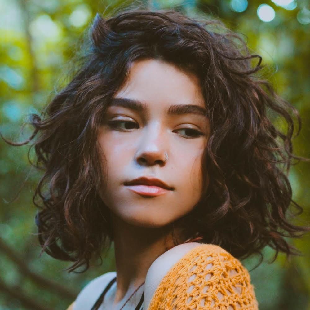 Mariana Froes fotos (9 fotos) - LETRAS.COM