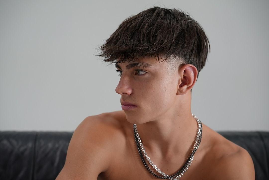 Hugo23 fotos (3 fotos) - LETRAS.MUS.BR