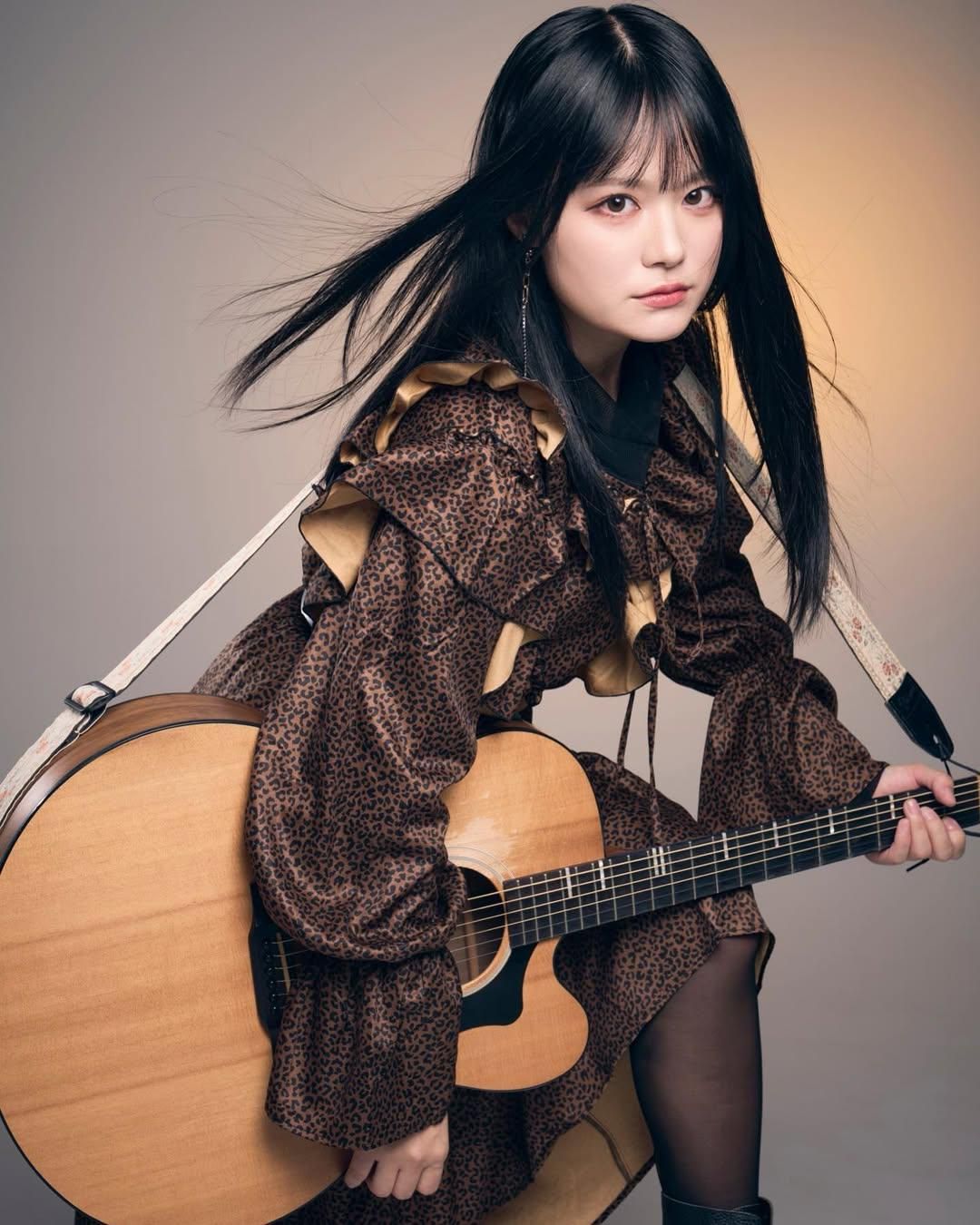 カラス (CROW) (Lyrics in English) - うぴ子 (Upiko)