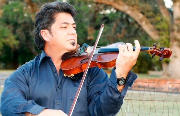 Bobby Flores | 7 álbumes de la discografía en LETRAS.COM