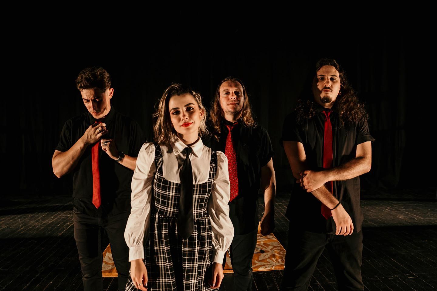 ROLLING MY LIFE - Marsalla Rock Band - LETRAS.COM