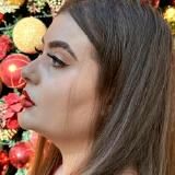 under her skin - Jade Leal - LETRAS.MUS.BR