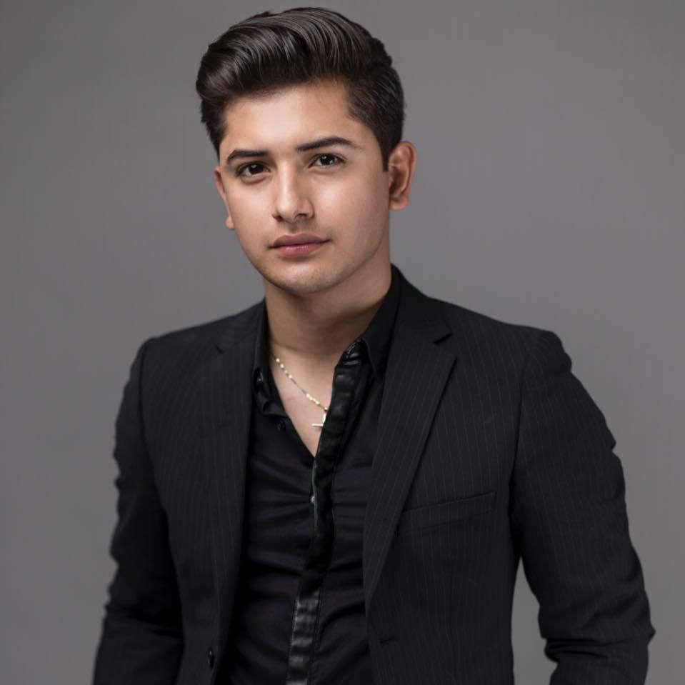 Neto Bernal fotos (4 fotos) - LETRAS.MUS.BR