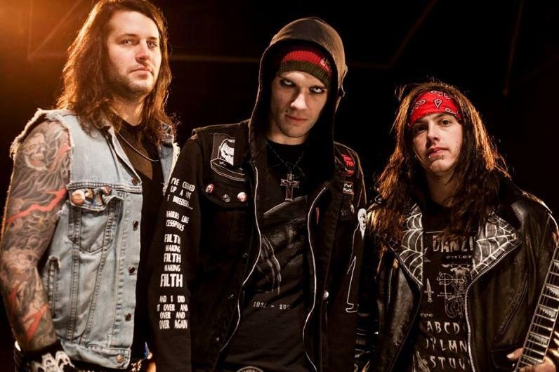 Shadow Windhawk And The Morticians fotos (10 fotos) - LETRAS.COM